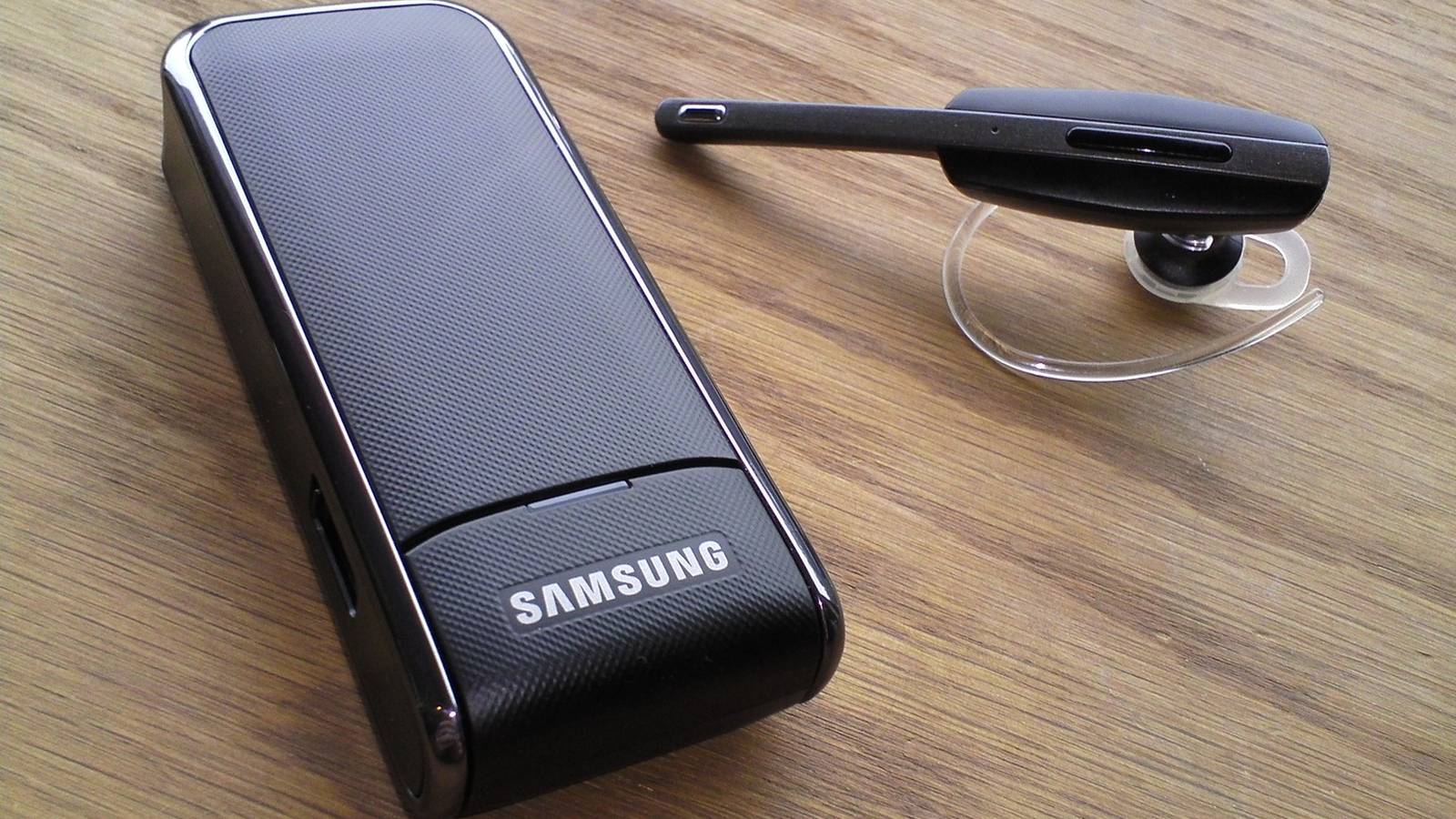 Review: Samsung HM7000 Bluetooth Headset - You'll Still Look Like A ...