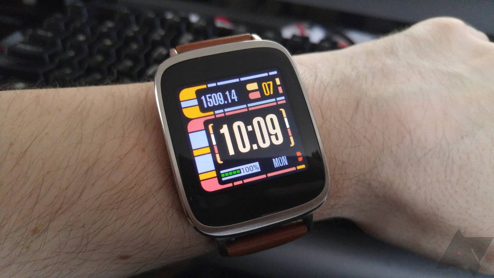The LCARS Android Wear Watch Face Brings The 24th Century To Your Wrist