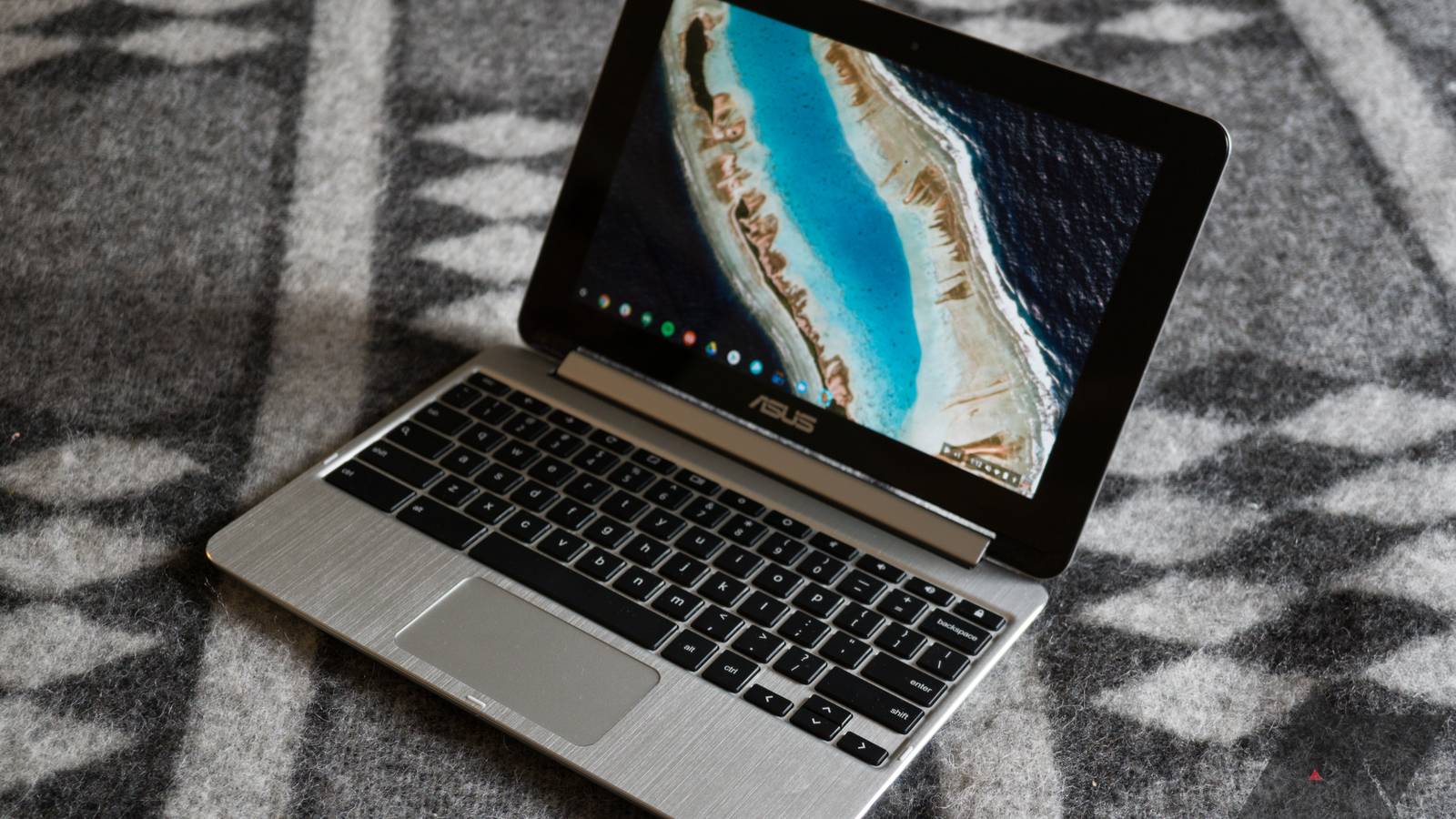 Chrome OS may soon allow sideloading Android apps without Developer Mode
