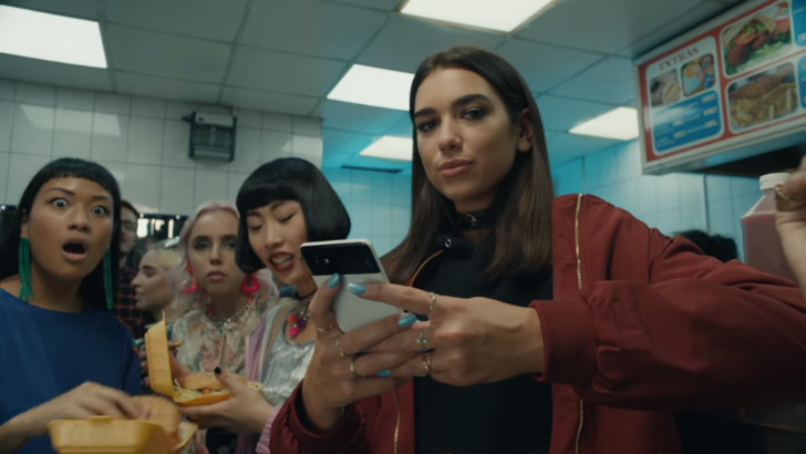 Google's new Pixel 2 ad highlights Assistant, the camera, and fast charging