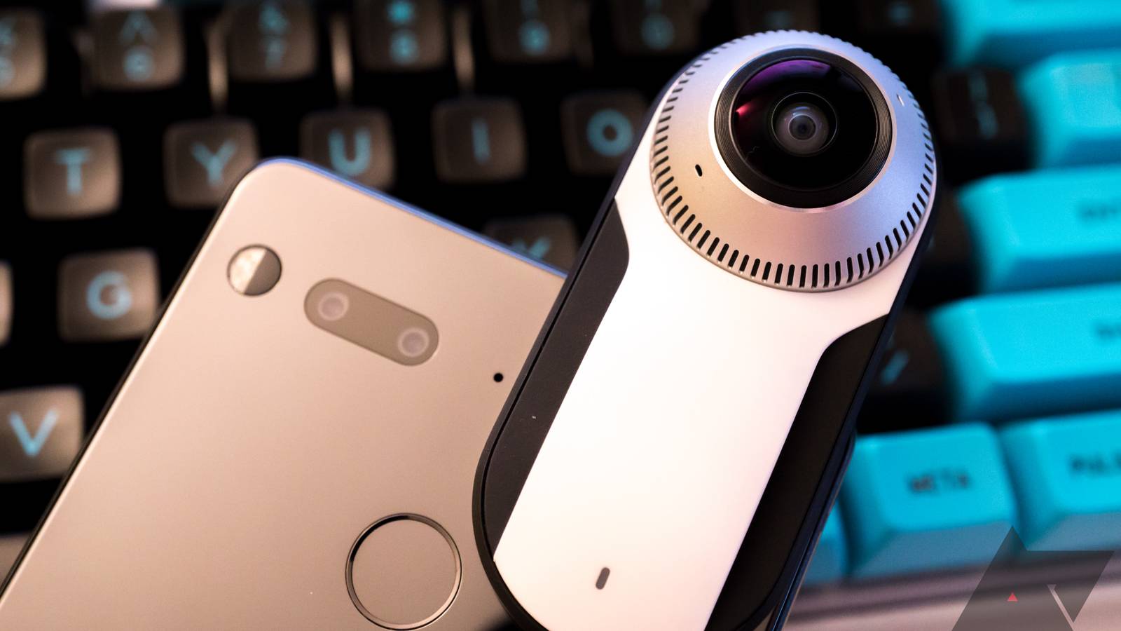 Essential Phone camera updates add 360-degree live-streaming on ...