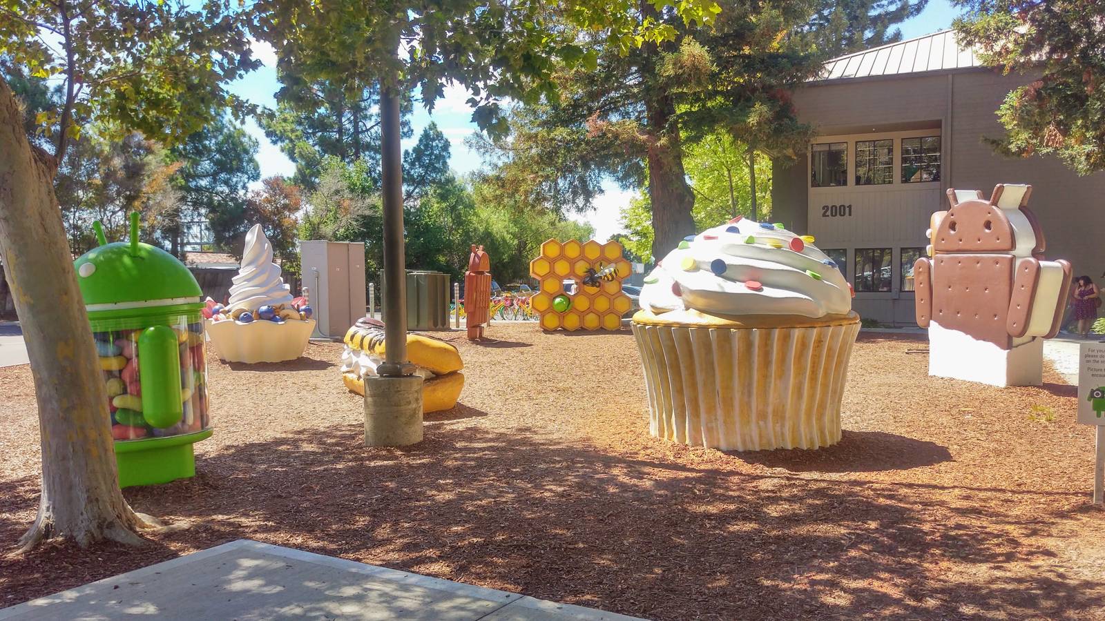 10 years of Android art: Our five favorite dessert-themed statues