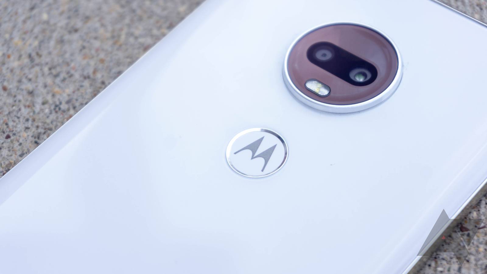 Motorola is finally rolling out Android 10 to the Moto G7