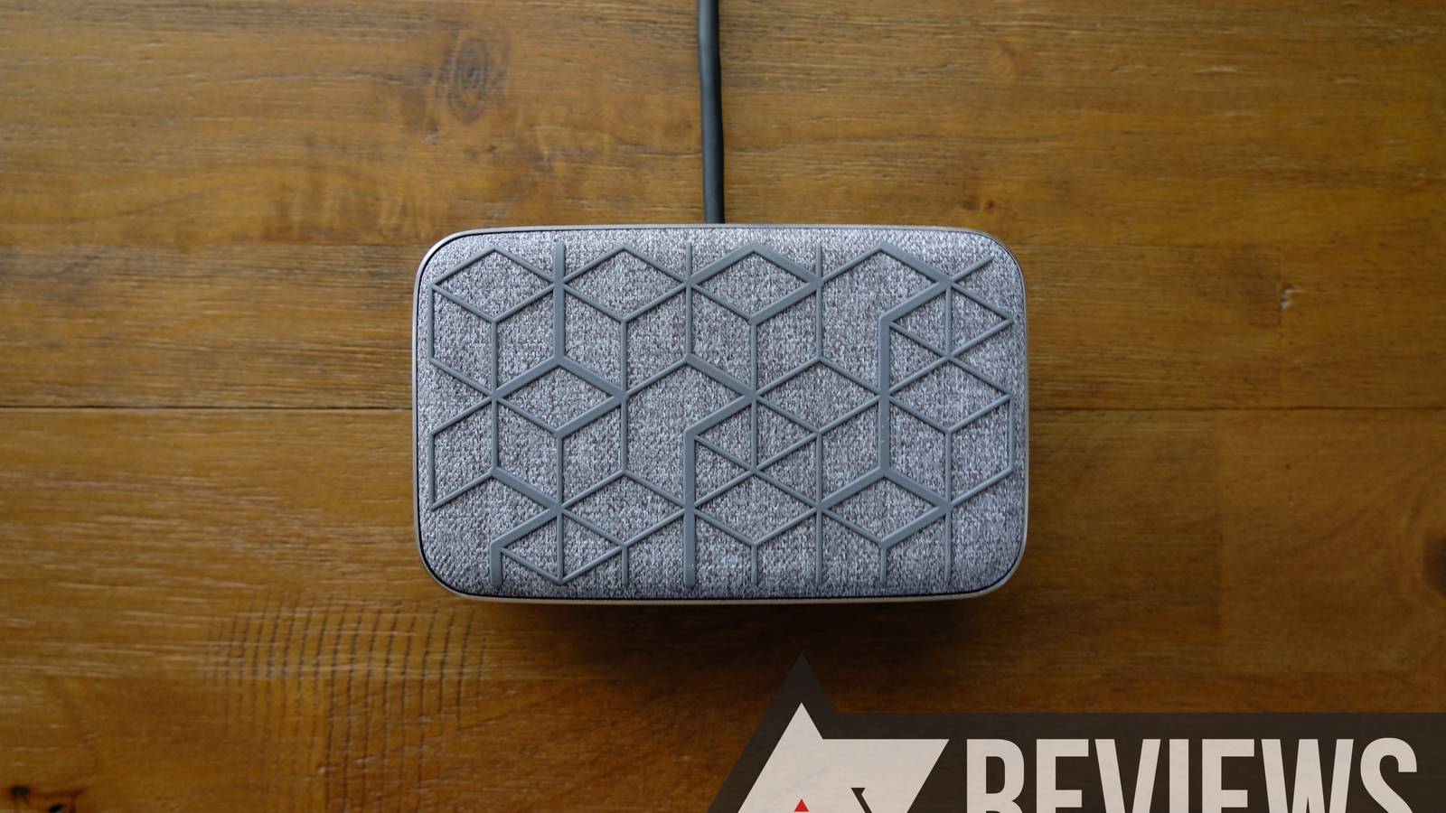 Moshi Symbus Q review: Too simple for its own good