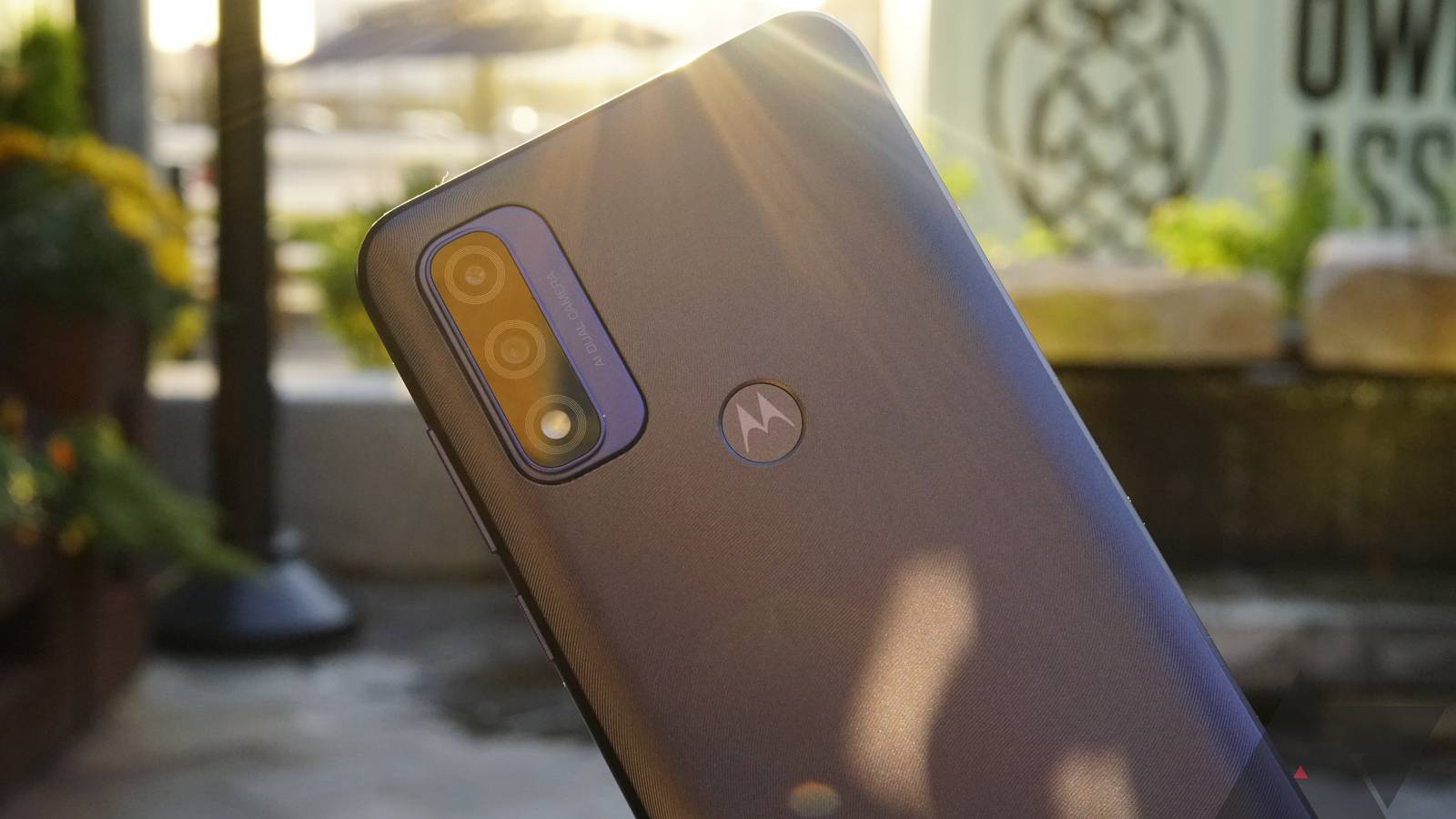 The inevitable Moto ThinkPhone leaks with all the fake carbon fiber you ...