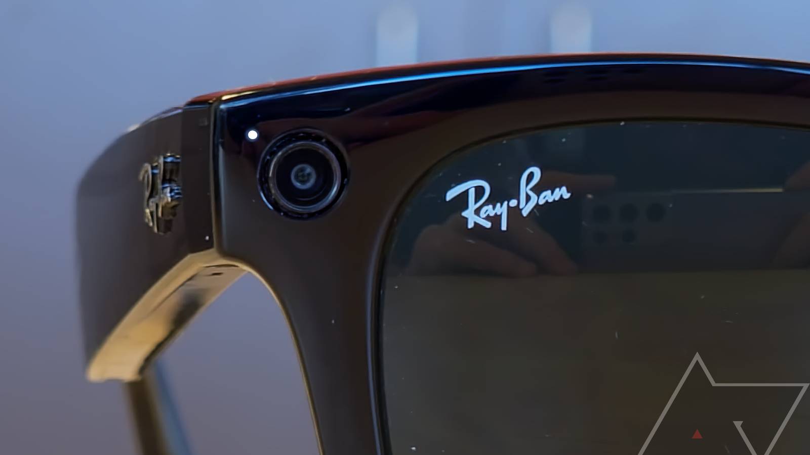 All 10 Ray-Ban Stories owners can now use WhatsApp through voice commands