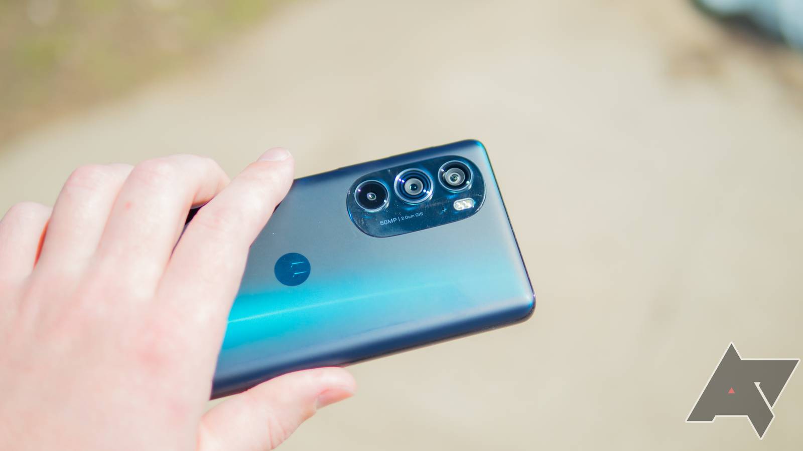 Motorola's first Snapdragon 8 Gen 2 phone is coming out in December