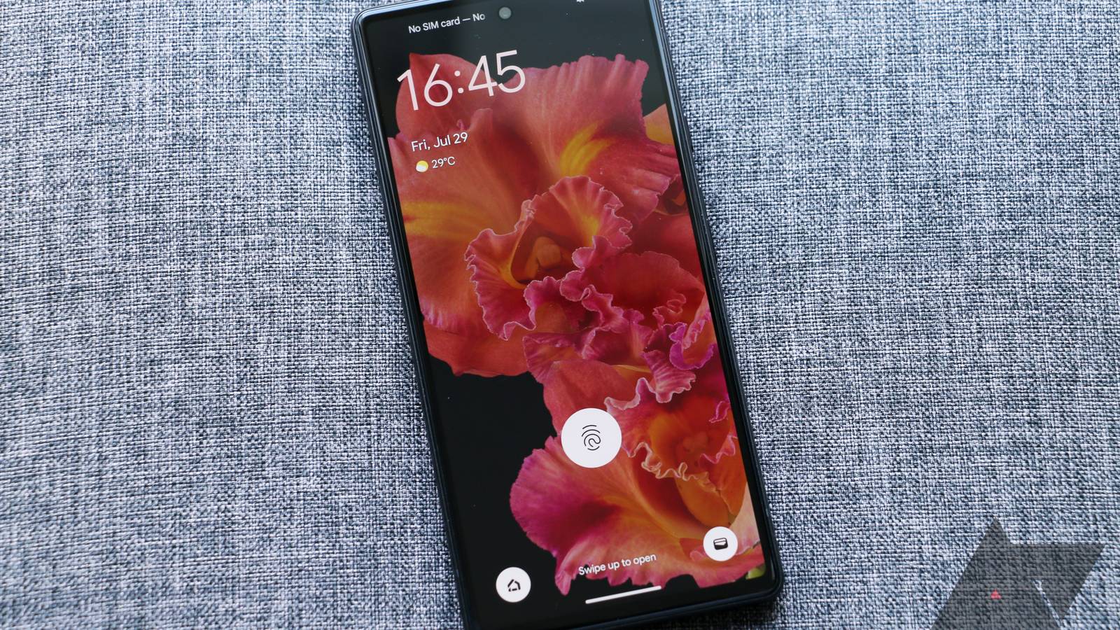 This is how Android 13's custom lock screen shortcuts will work on Pixel phones