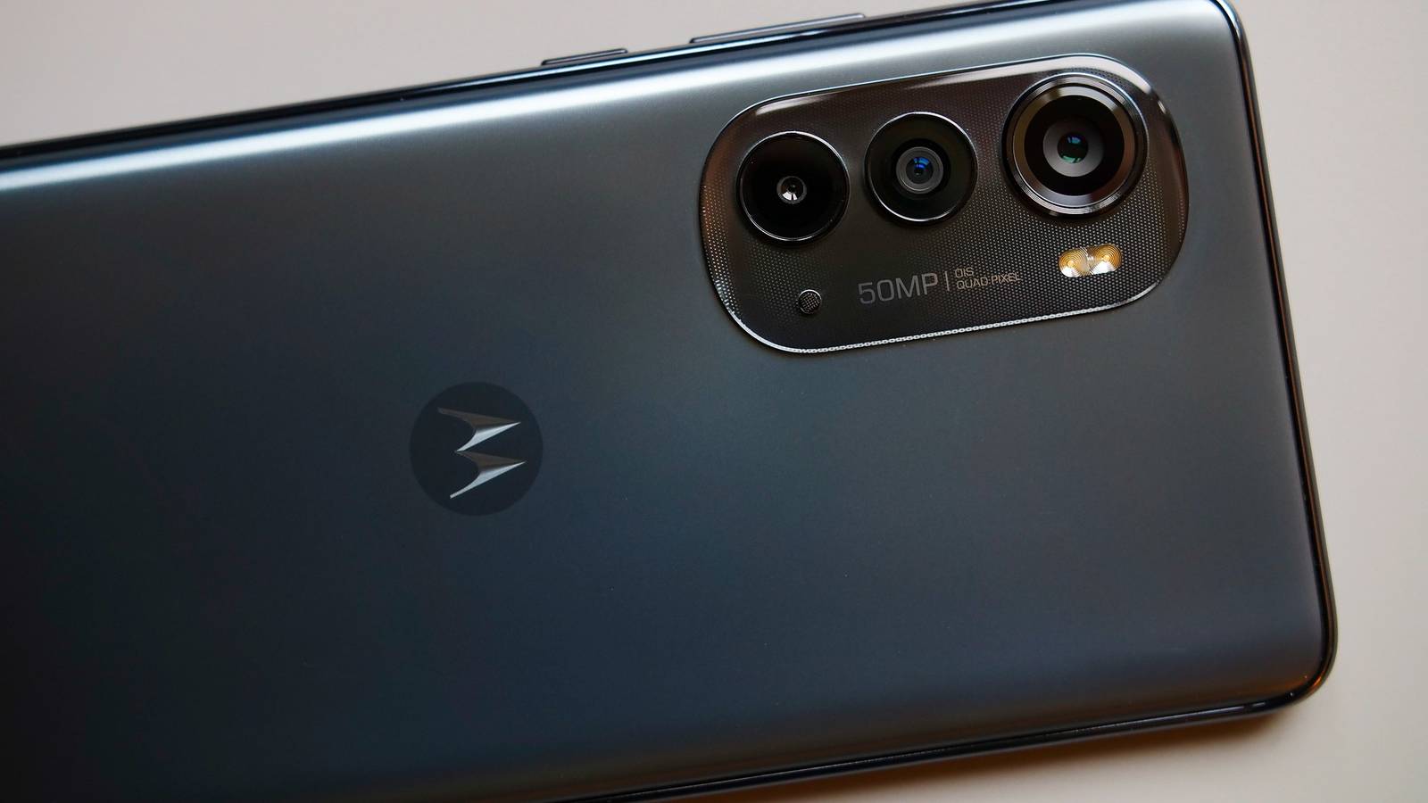 Here’s your first look at Motorola’s upcoming Snapdragon 8 Gen 2 phone