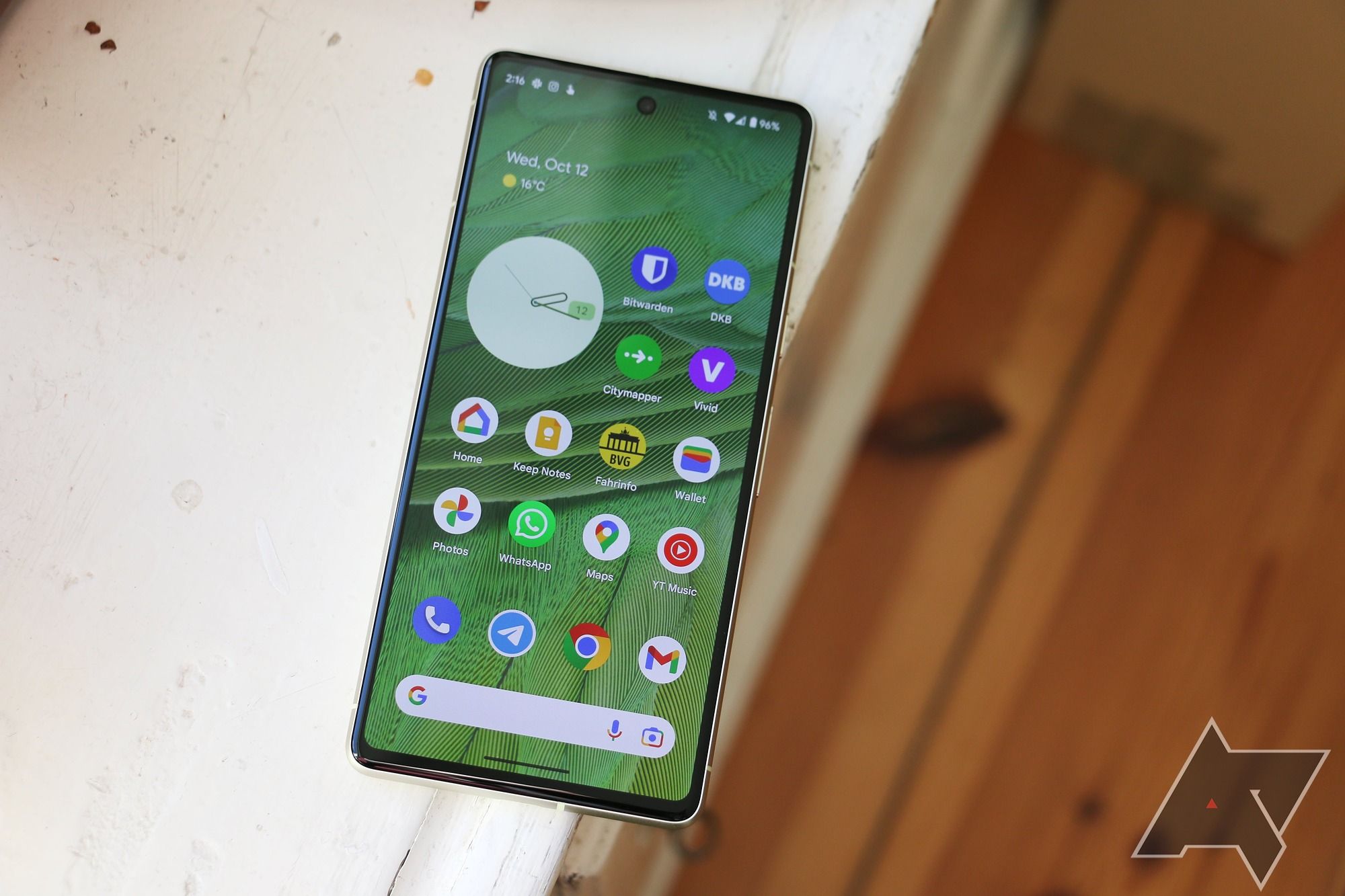 How to make your Android phone look and feel more like an iPhone