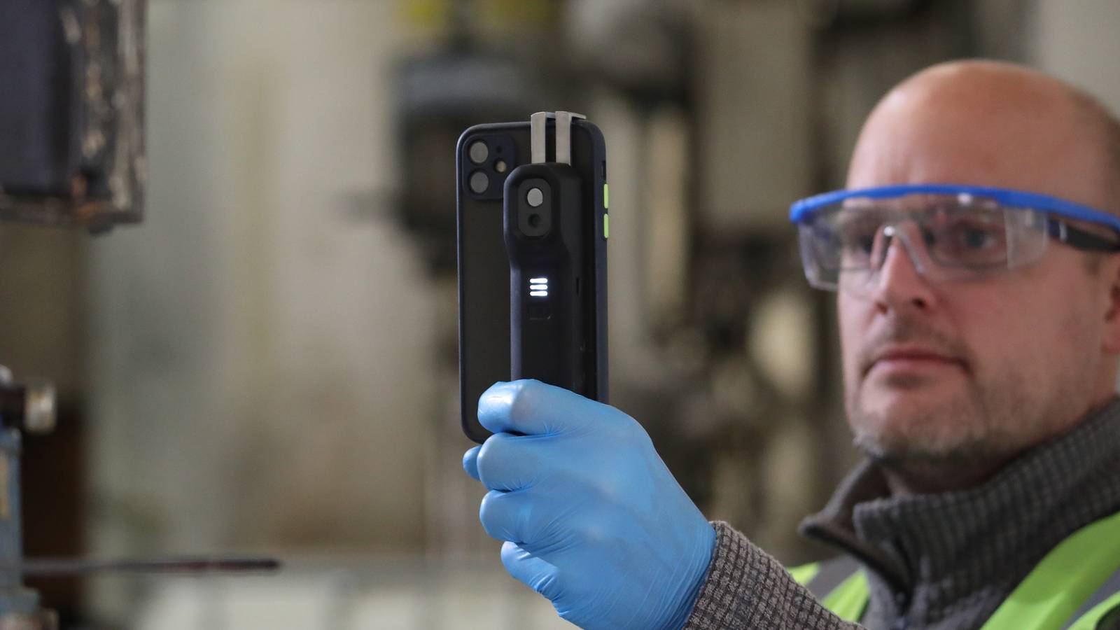 FLIR's latest thermal camera gives your phone a snap-on heat-vision upgrade