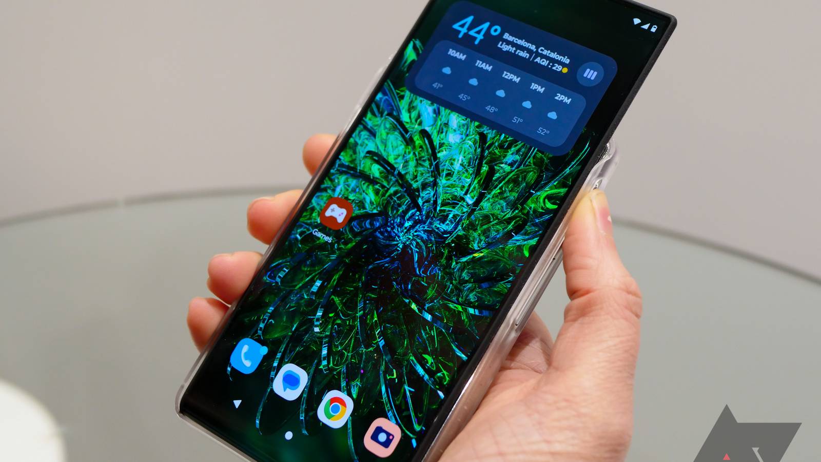 Motorola Rizr rollable concept hands-on: Simultaneously cool and dumb