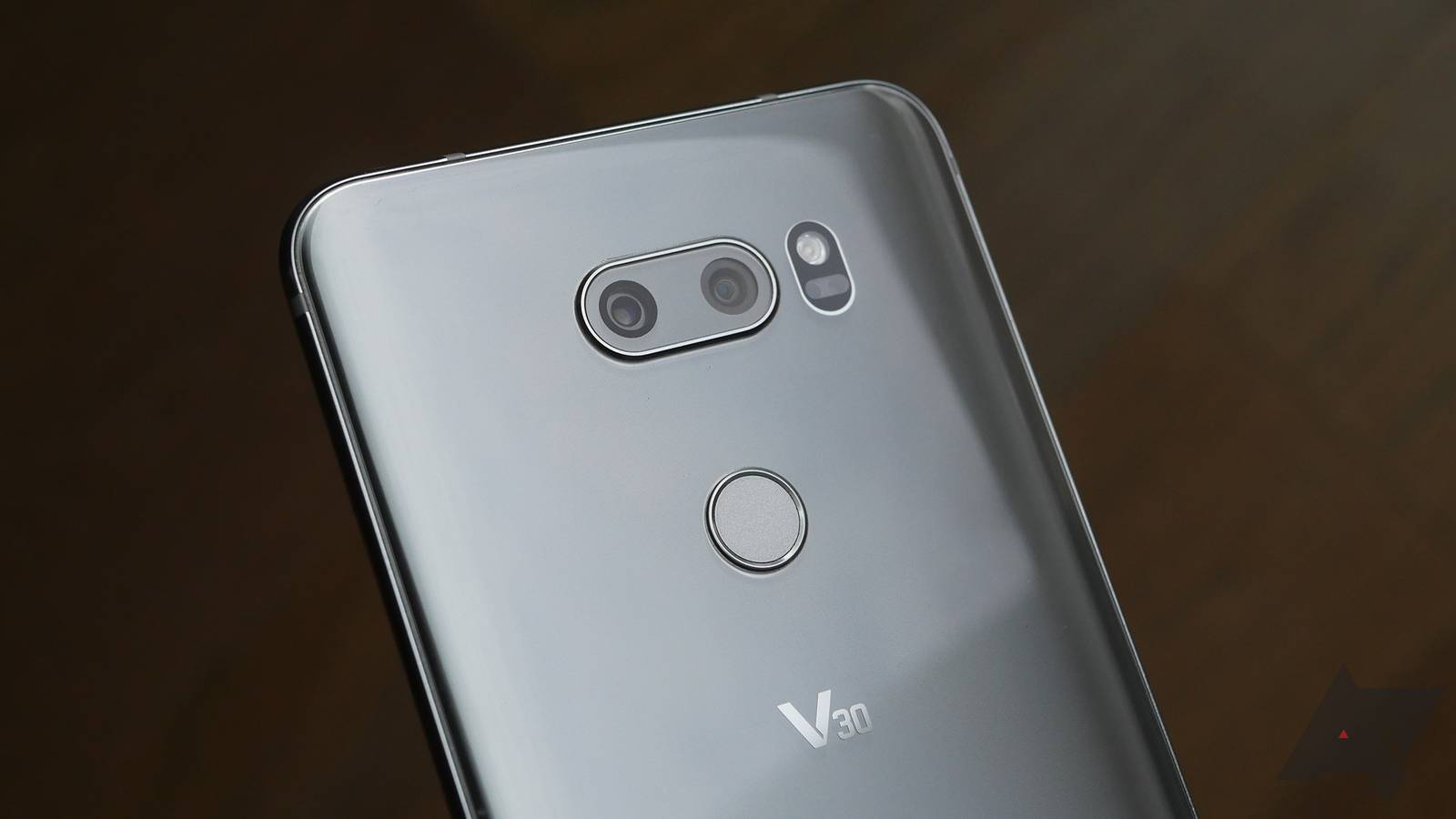 The LG V30 is back from the dead with official LineageOS support