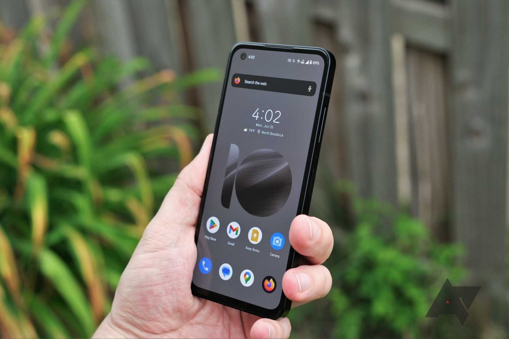 Slim phones could fill the compact phone-shaped hole in our hearts