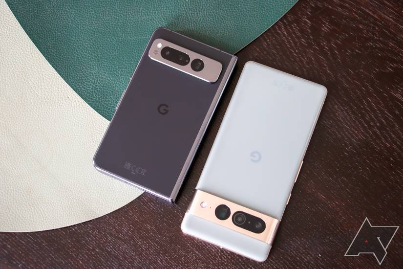 Google Pixel Fold vs. Pixel 7 Pro: Stick with the slab