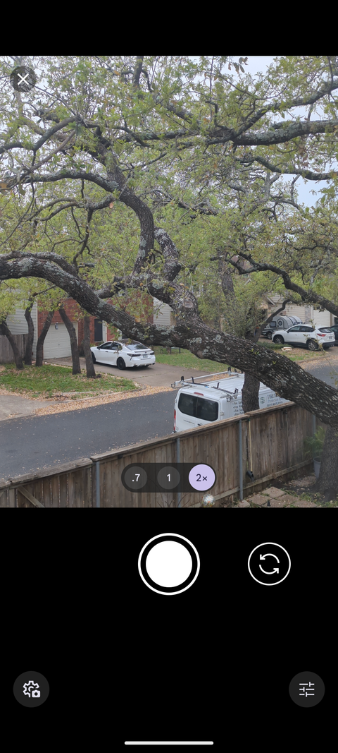 Google Messages gets a new camera UI, but it's not all roses