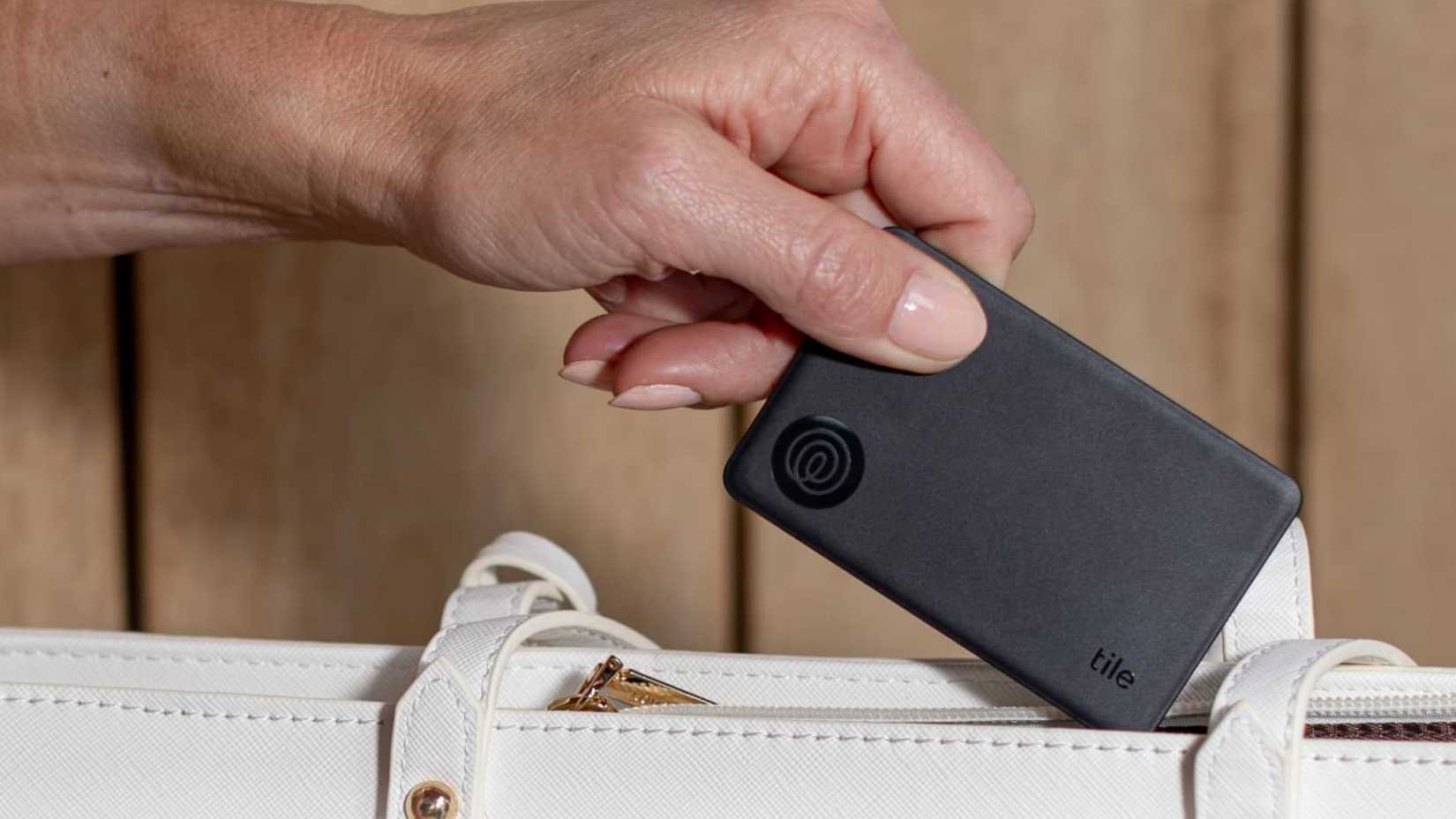 Pebblebee Card Universal vs. Tile Slim (2024): The best wallet trackers