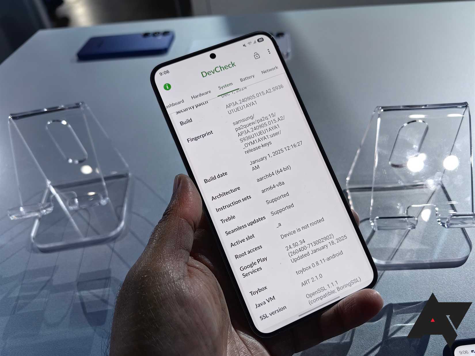 Rejoice: The Samsung Galaxy S25 supports seamless updates