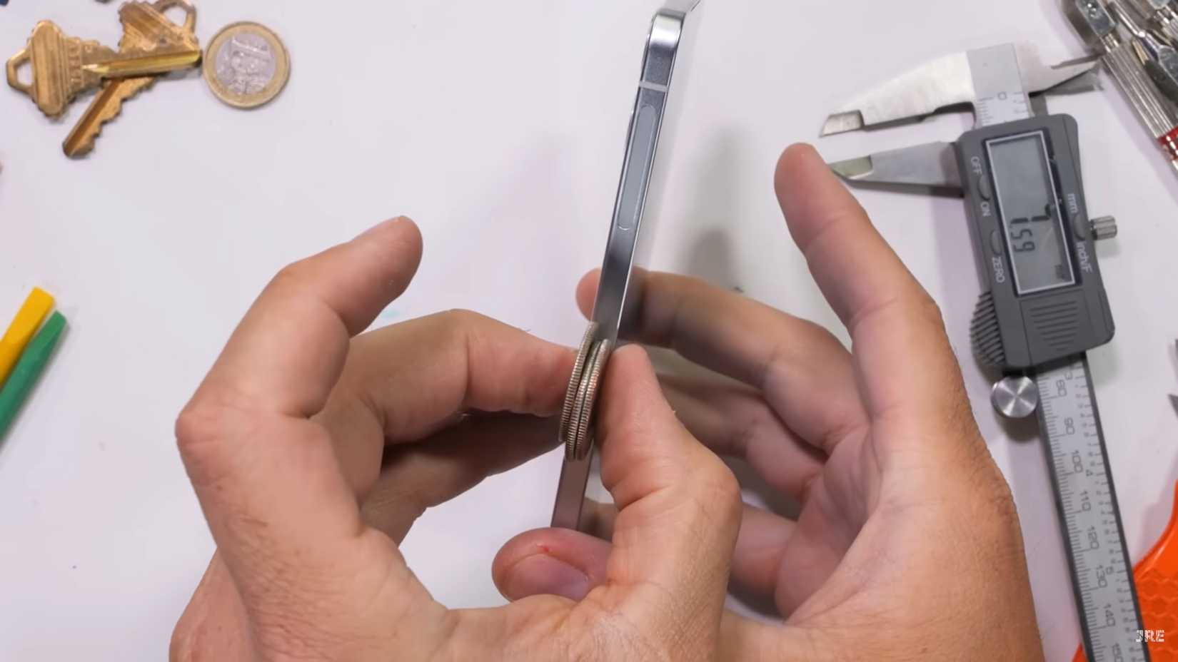 Samsung's Galaxy S25 Edge fares surprisingly well in JerryRigEverything ...