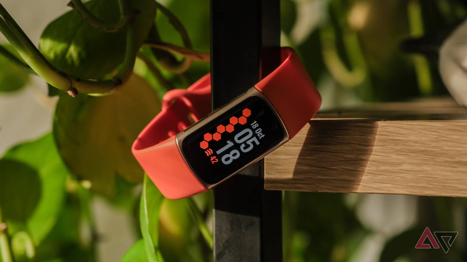 How to change the time on your Fitbit tracker or watch