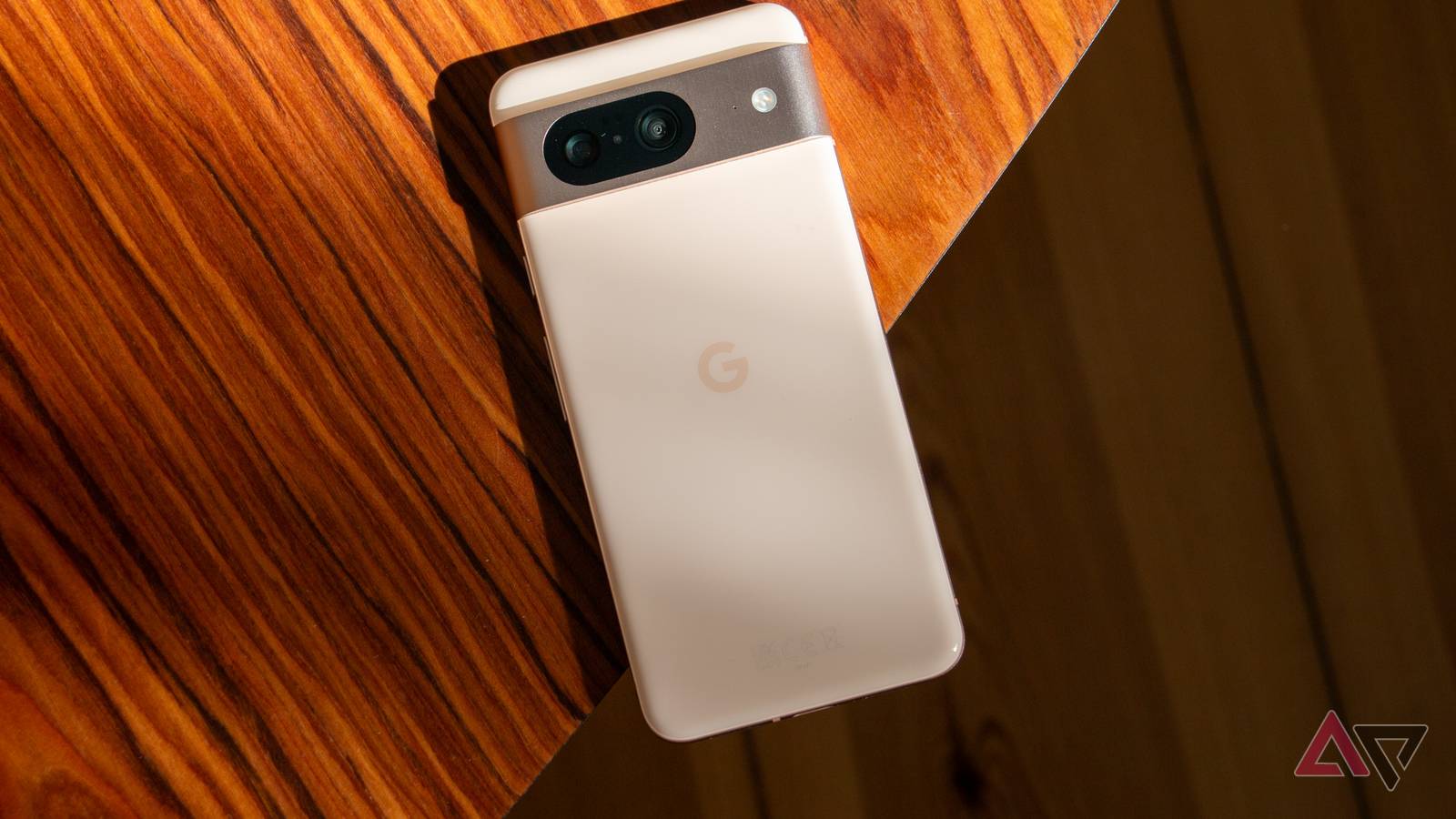 Does the Google Pixel 8 support microSD cards?