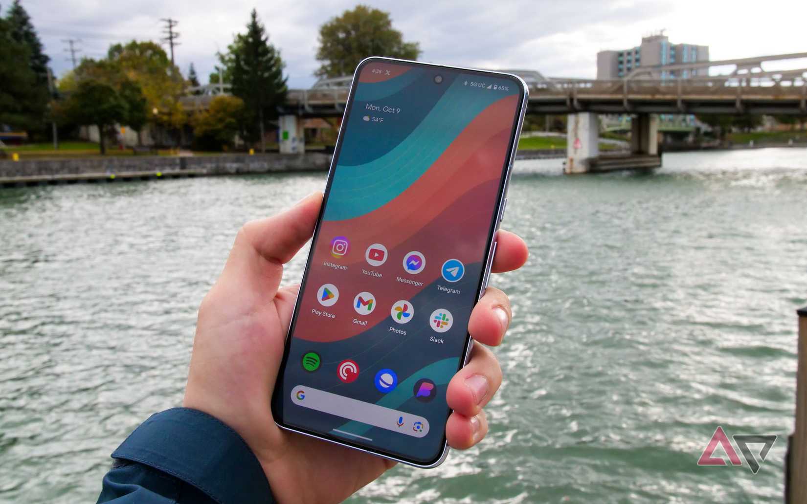 4 surprising ways I use my Pixel 8 Pro's USB port
