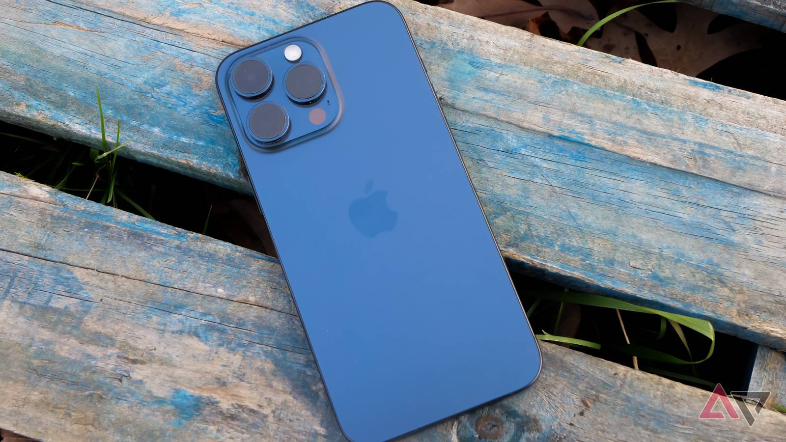 Seven different iPhone models outsold every Android phone last year