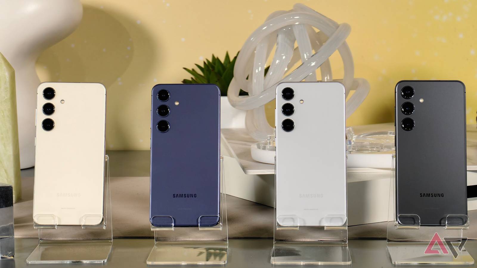 Samsung's Galaxy S25 colors have leaked in a unique fashion