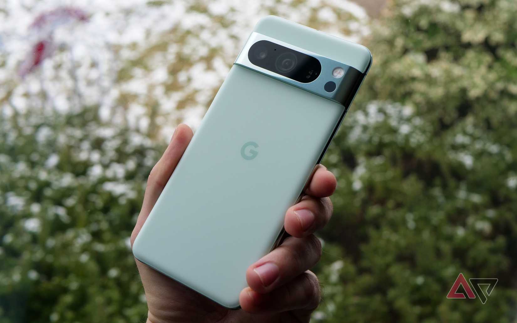 4 surprising ways I use my Pixel 8 Pro's USB port