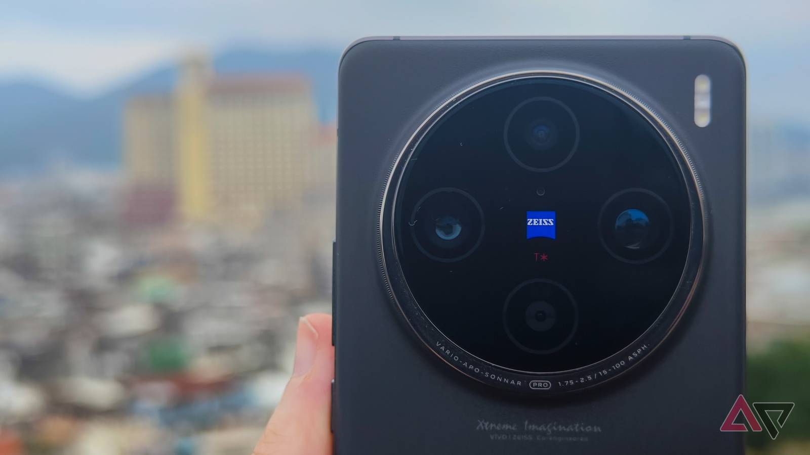 Vivo just set the telephoto standard — can the S24 Ultra keep up?