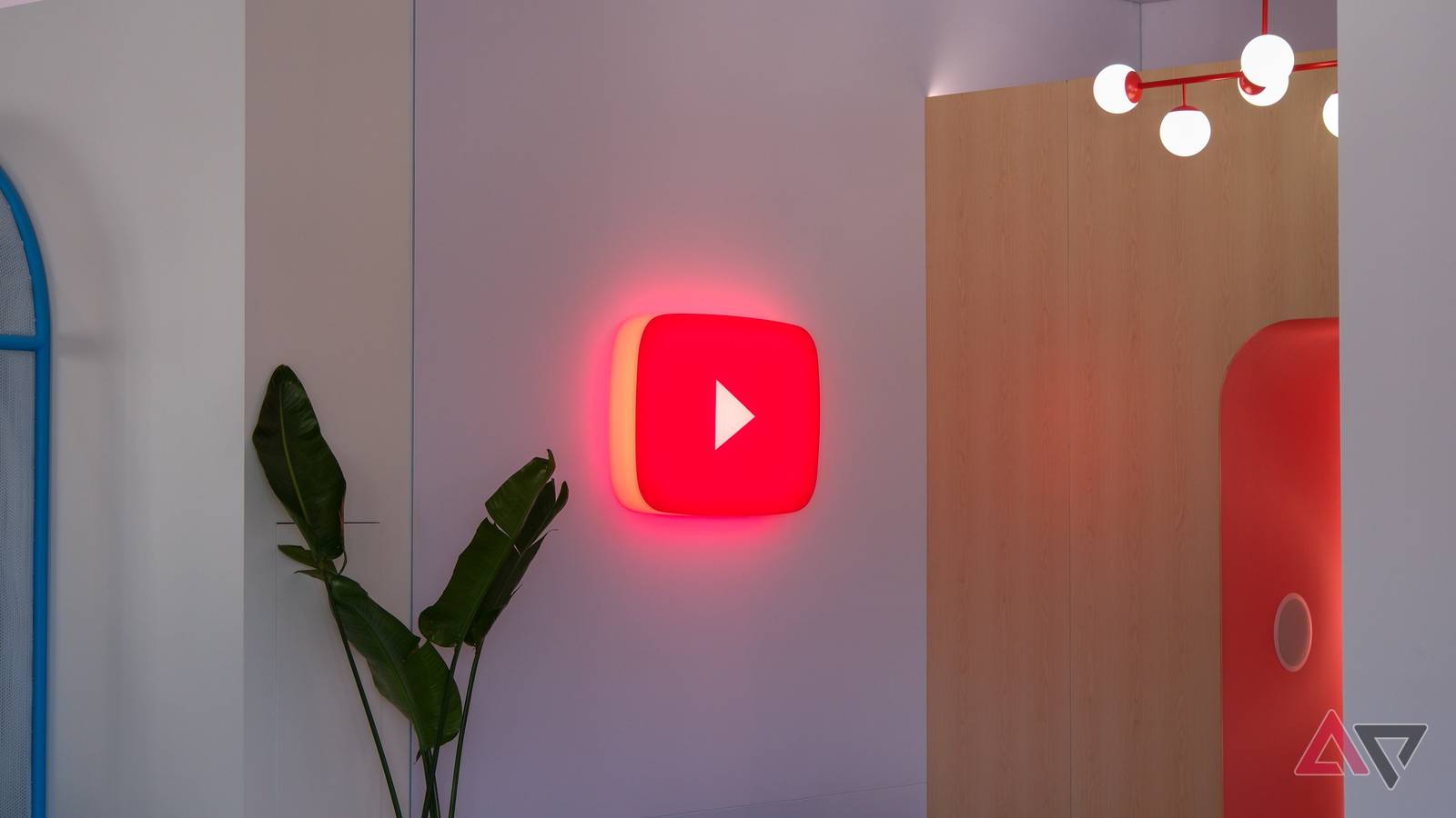 YouTube's full screen player got an AMOLED-unfriendly update, but it's ...