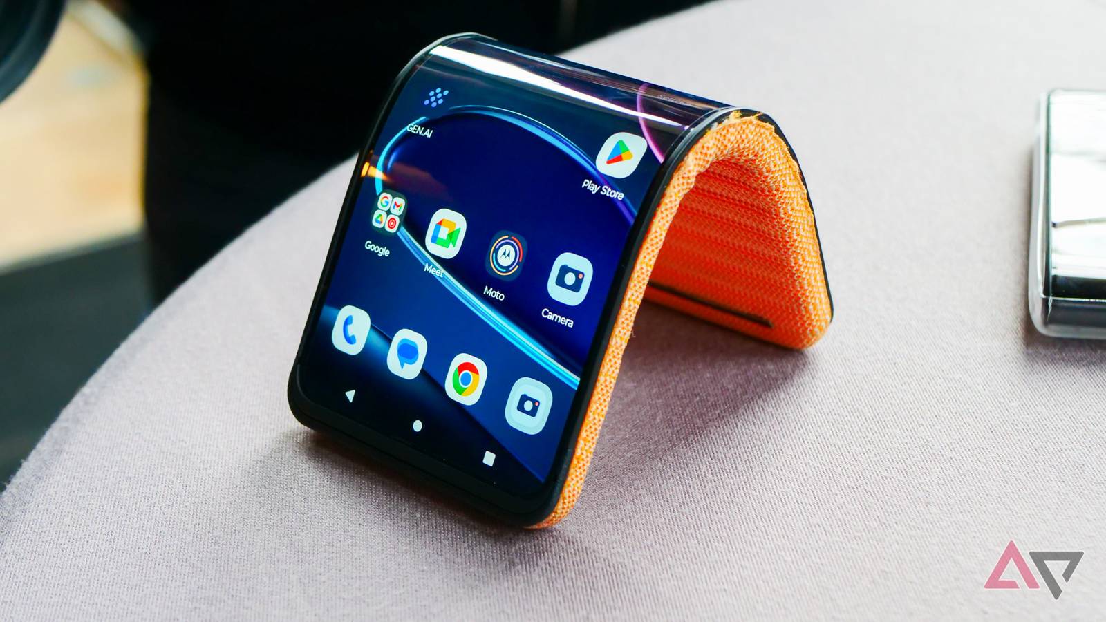 Motorola's bendy smartphone is a futuristic dead end