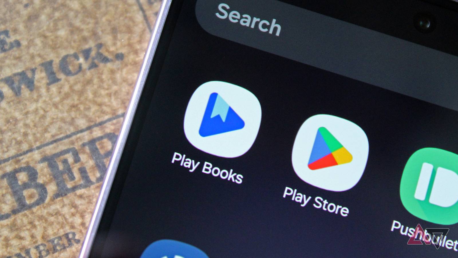 Google Play Books finally supports Dynamic Color theming after a year ...