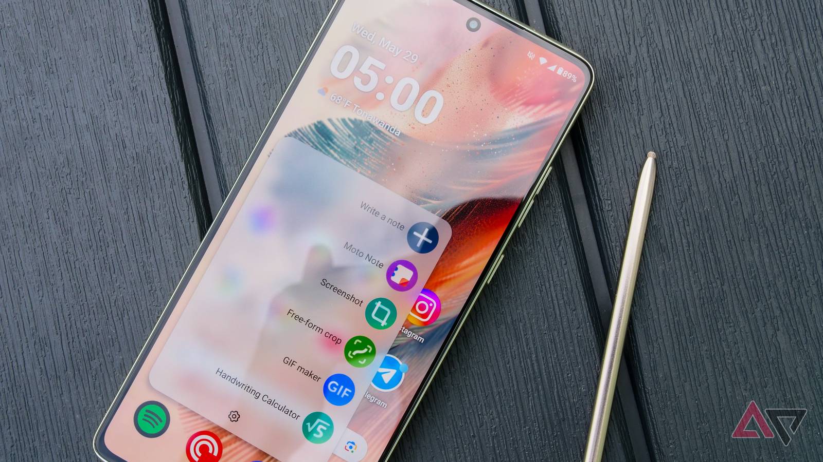 Hey, Moto, how hard is it to make a good always-on display?