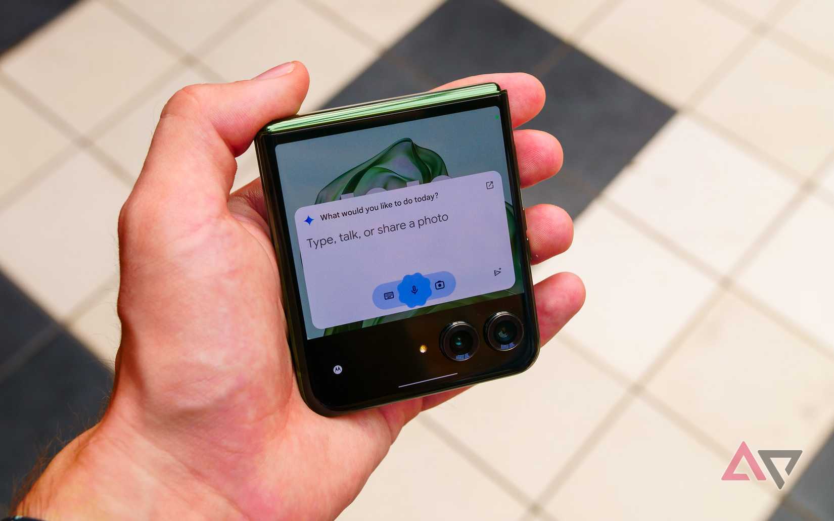 Moto Razr 2024: Price, specs, news, and features