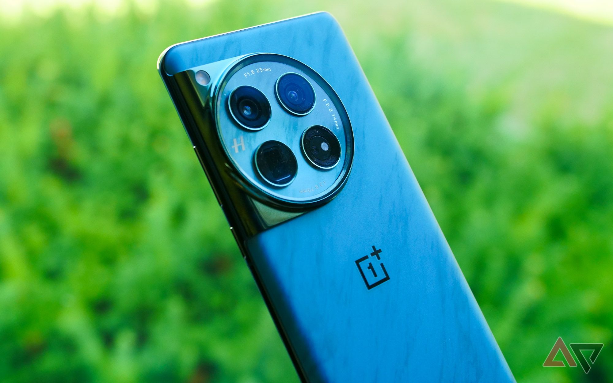 OnePlus 13 camera specs go official with 3x periscope lens and Dolby ...
