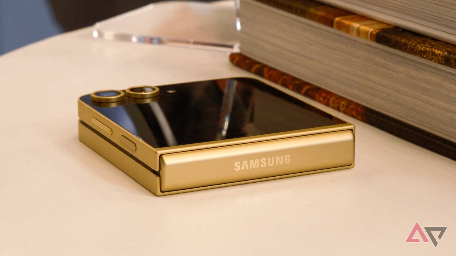 Samsung offers free screen replacements for users still suffering green ...