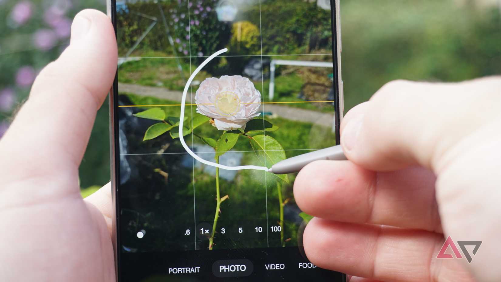 Does the Samsung Galaxy Tab S10 Ultra come with a stylus?