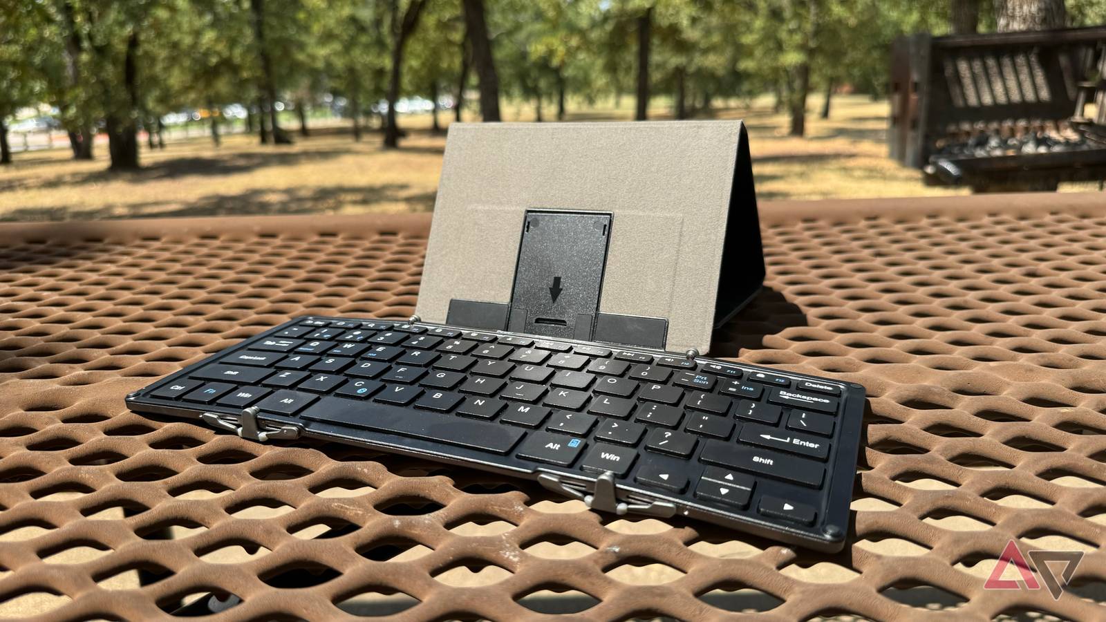 Plugable Foldable Bluetooth Keyboard review: Surprisingly portable and affordable