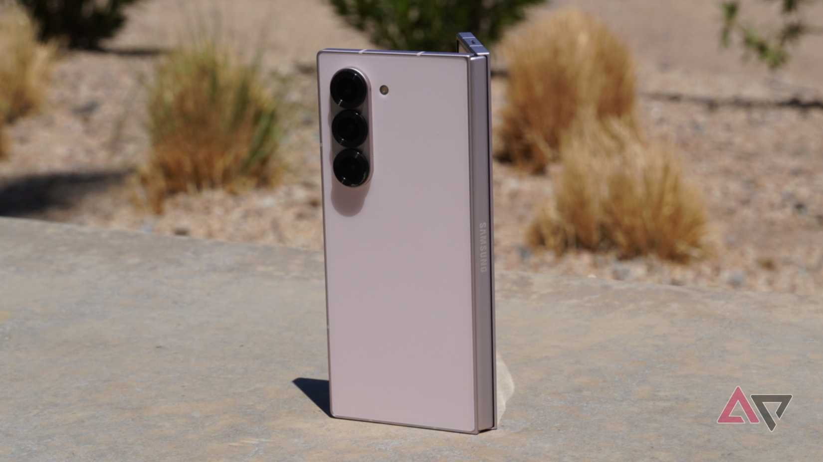 Samsung S Tri Fold Phone Might Use An Infolding Design To Solve