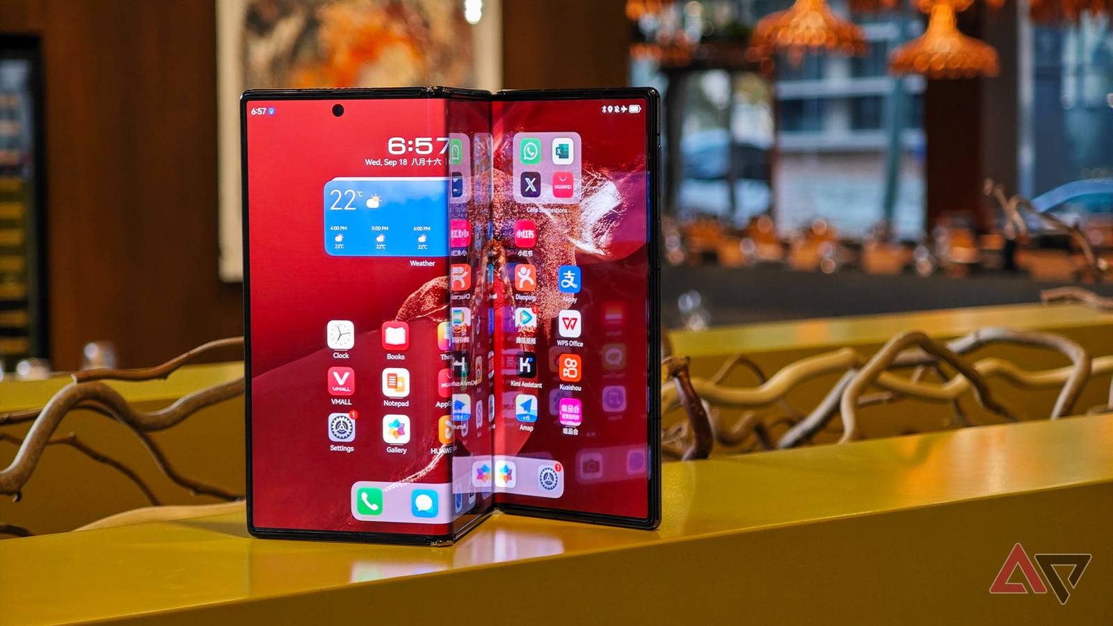 You might finally get a shot at the world's very first triple screen ...