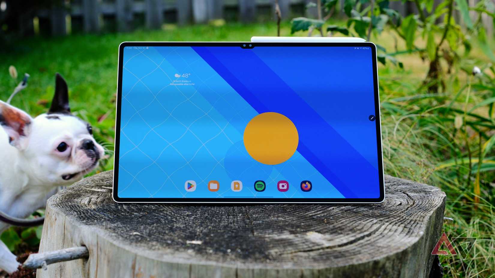 Does the Samsung Galaxy Tab S10 Ultra come with a stylus?
