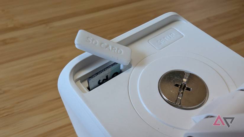 Roku Indoor Camera SE review: Local video storage that's anything but ...