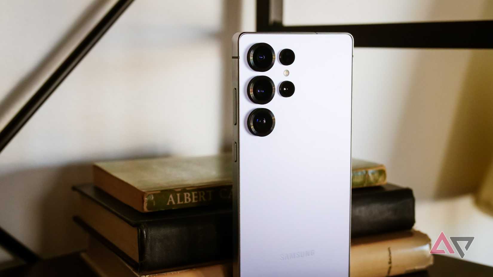 If Samsung wants me to care about the Galaxy S25, it should come in ...