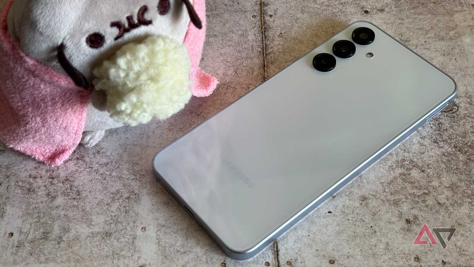 I used the Samsung Galaxy S25 Ultra and Galaxy A16 side by side