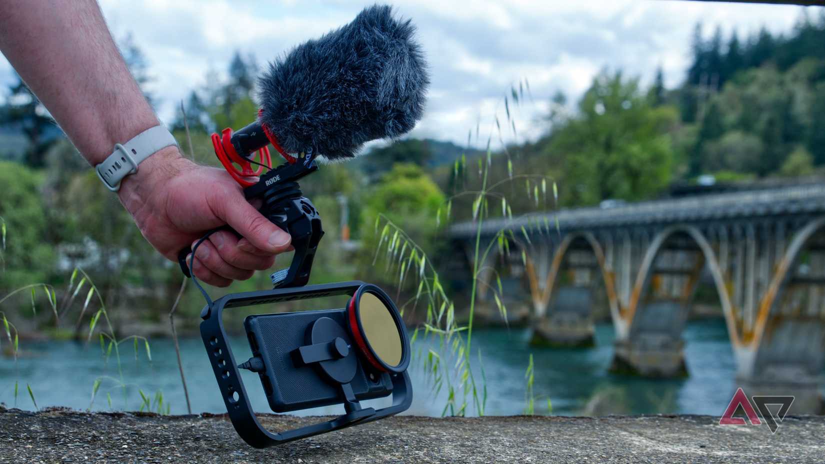 6 accessories to build a versatile video rig around your smartphone