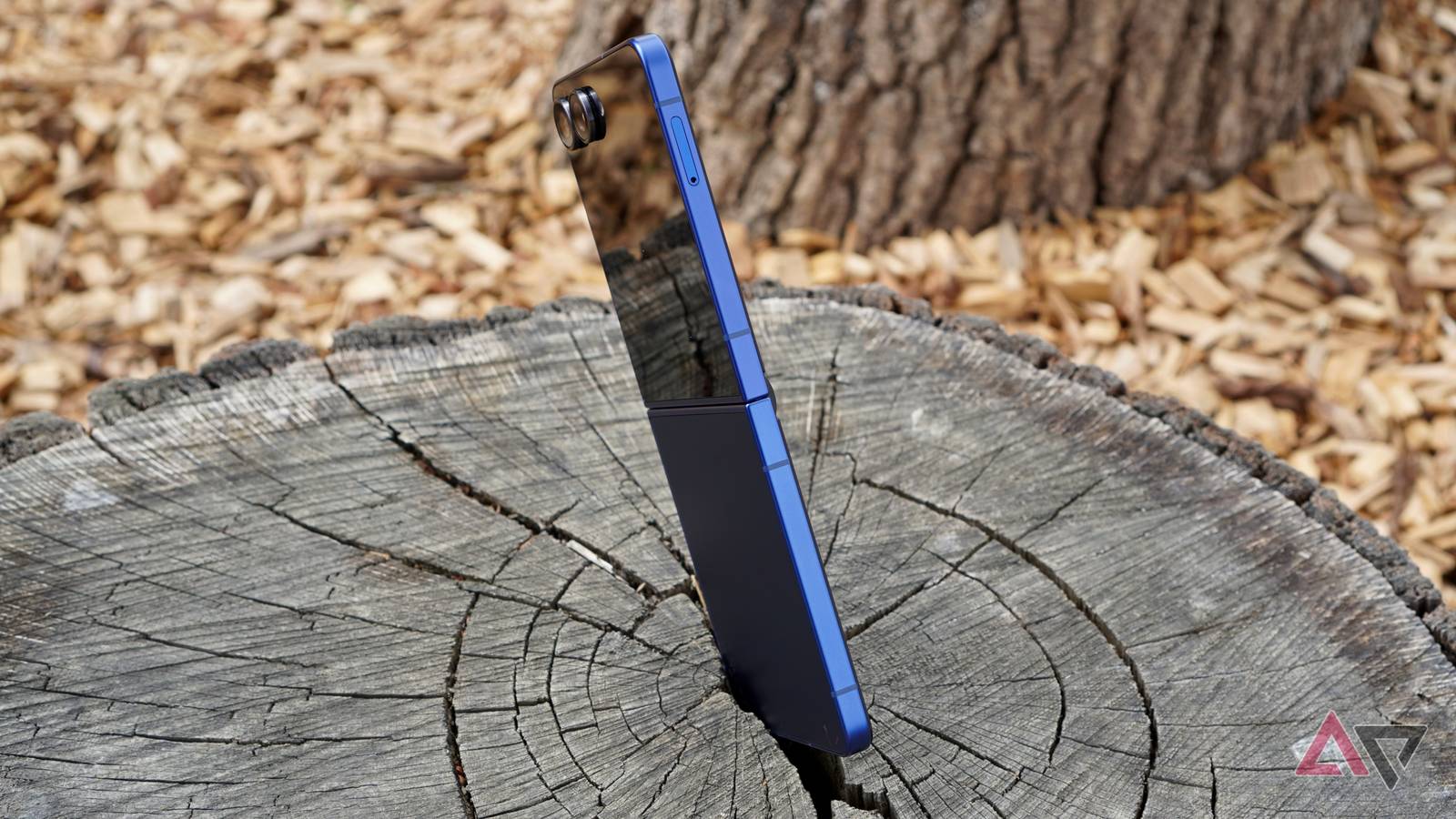 Apple's official support page in China just shared a Galaxy Z Flip 7 ...