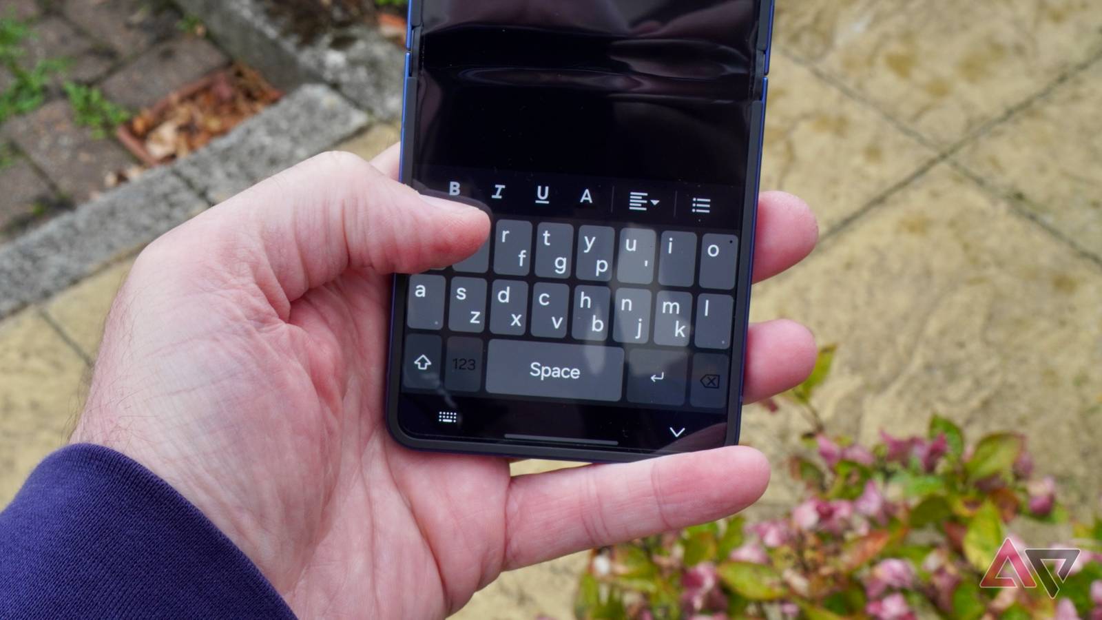 I tried a weird 16-key keyboard, and it made me rethink phone typing